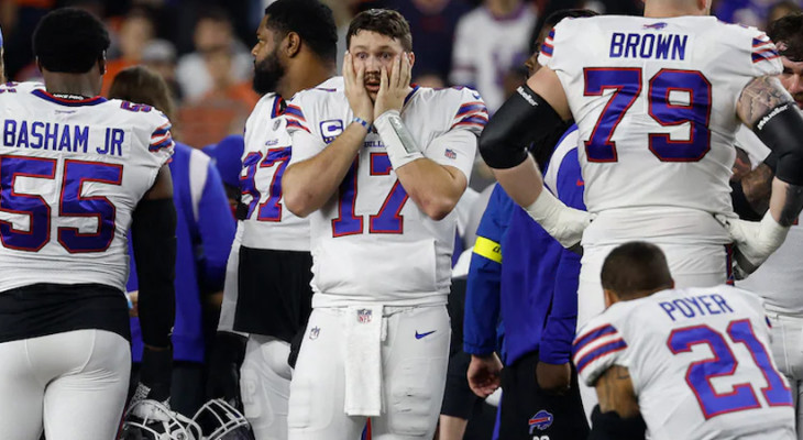 NFL player in 'critical condition' after collapsing on field-INP